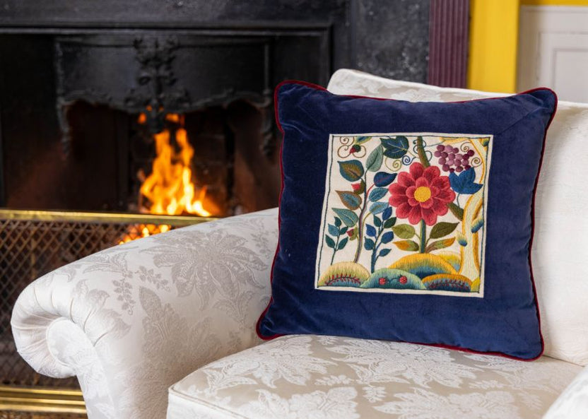 Lady Anne’s Flowers Crewel Embroidery Kit – The Crewel Work Company