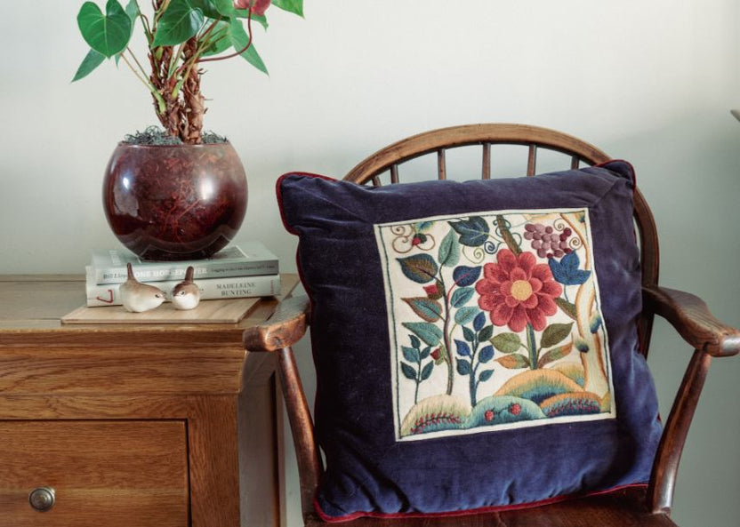 Lady Anne’s Flowers Crewel Embroidery Kit – The Crewel Work Company