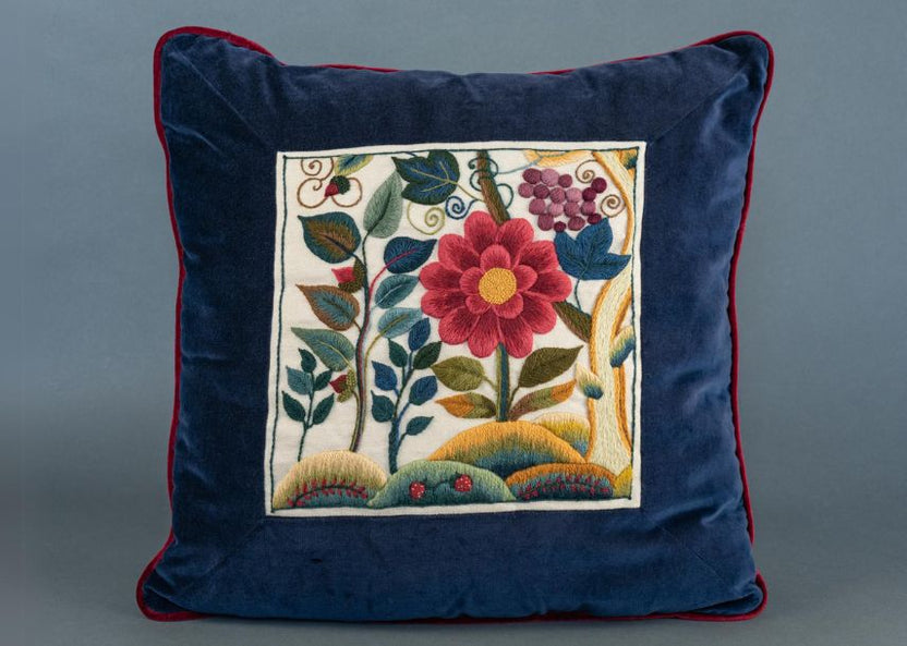 Lady Anne’s Flowers Crewel Embroidery Kit – The Crewel Work Company