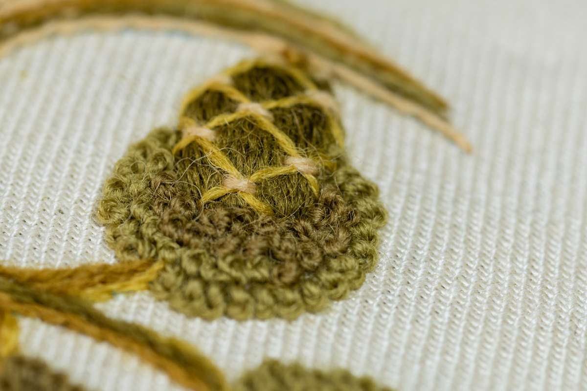 Elizabethan Acorn Kit | The Crewel Work Company