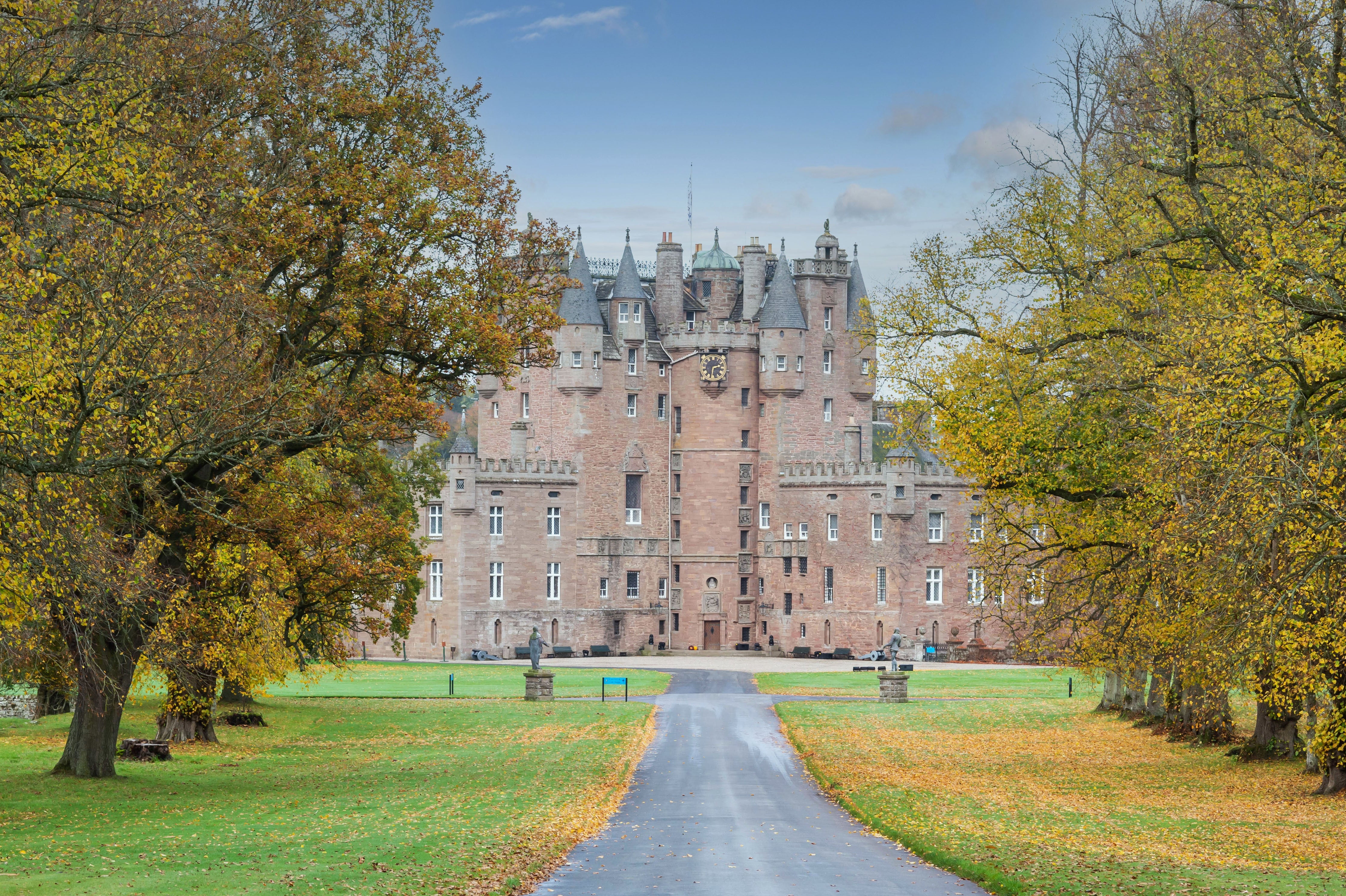 Opening Session & Film Part I: The Story of Glamis Castle – The Crewel ...